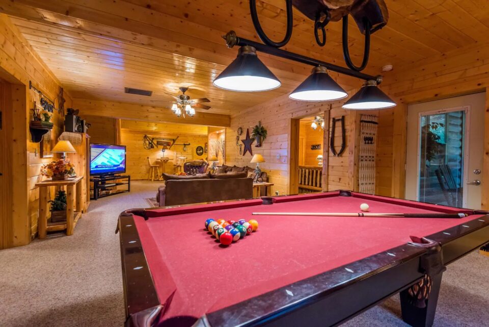 A Lovely Fairytale Log Cabin Is Everything You Need To Feel Completely ...