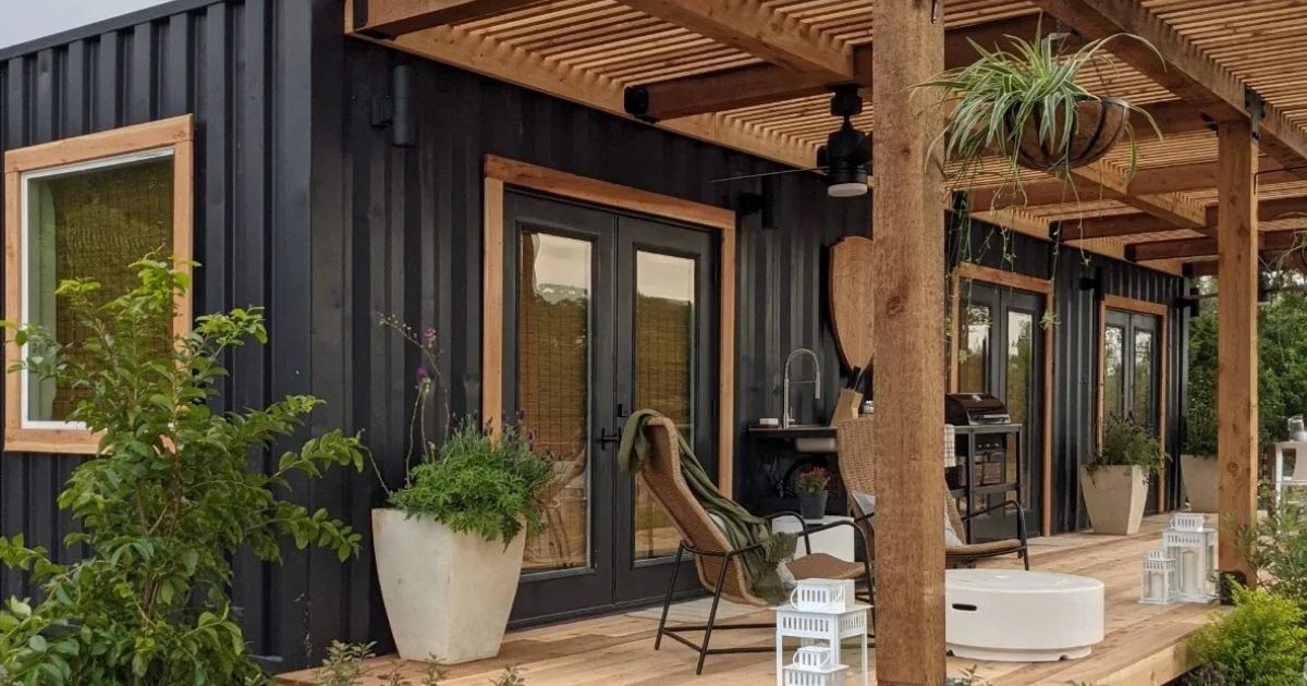 Live Your Minimalist Dream In A Stunning 40-Foot Joshua Tiny Container ...