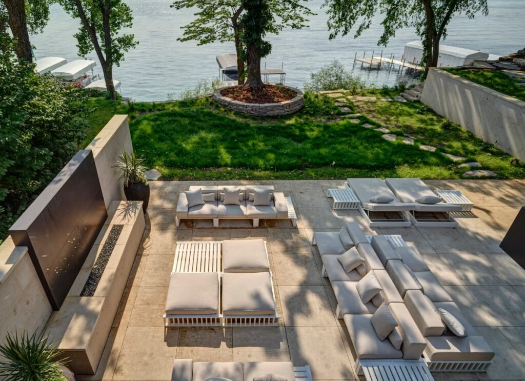 One Look At This Cool Modern House, And You're Gonna Wish You Could ...