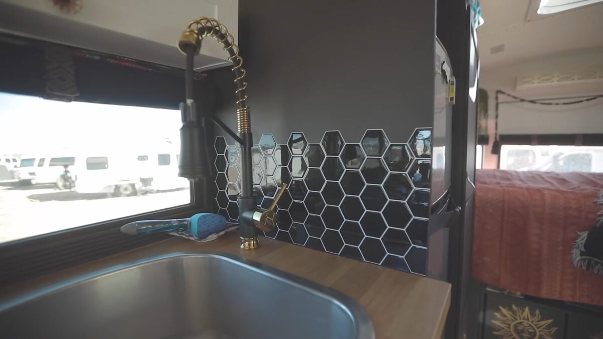 Here's A Bus House Is So Cool, You’ll Be Googling How To Buy A Bus In ...