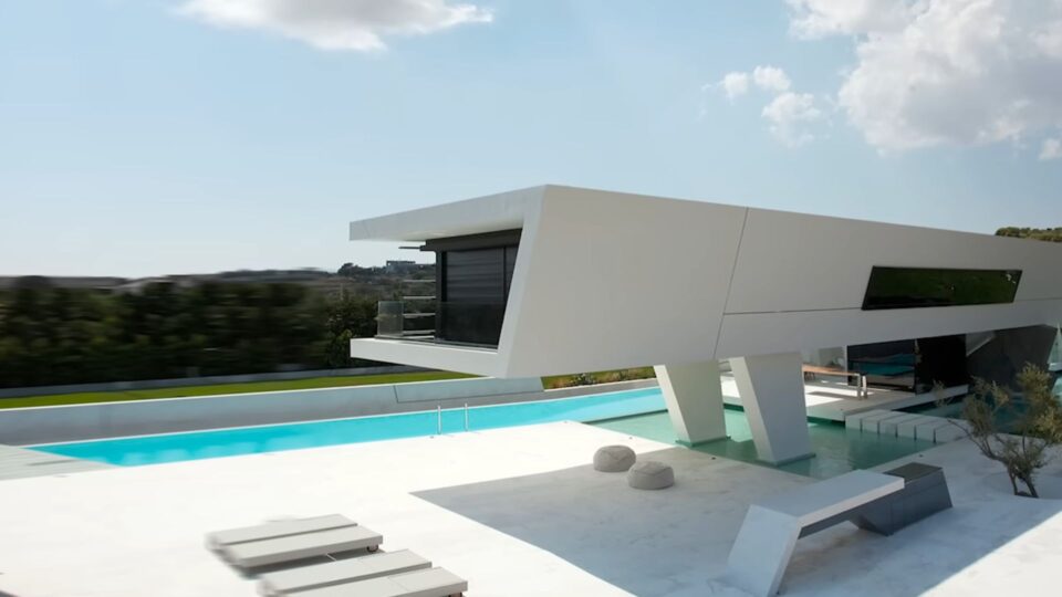 16 Futuristic Homes That Will Change The Way You Think Of The Future