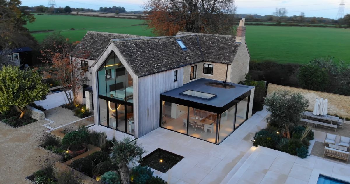 Presenting A Luxurious Country Retreat Blending Modern Design with ...