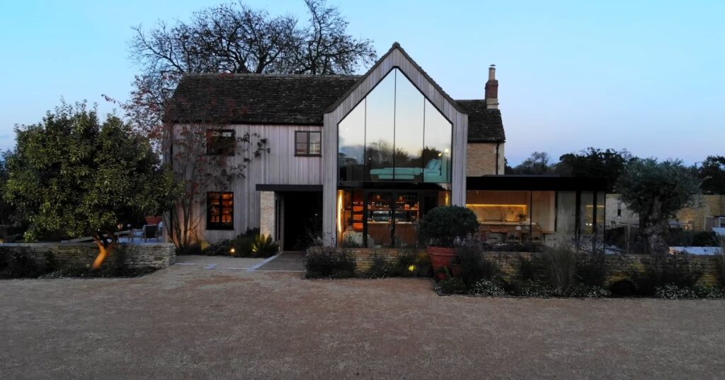 Presenting A Luxurious Country Retreat Blending Modern Design with ...