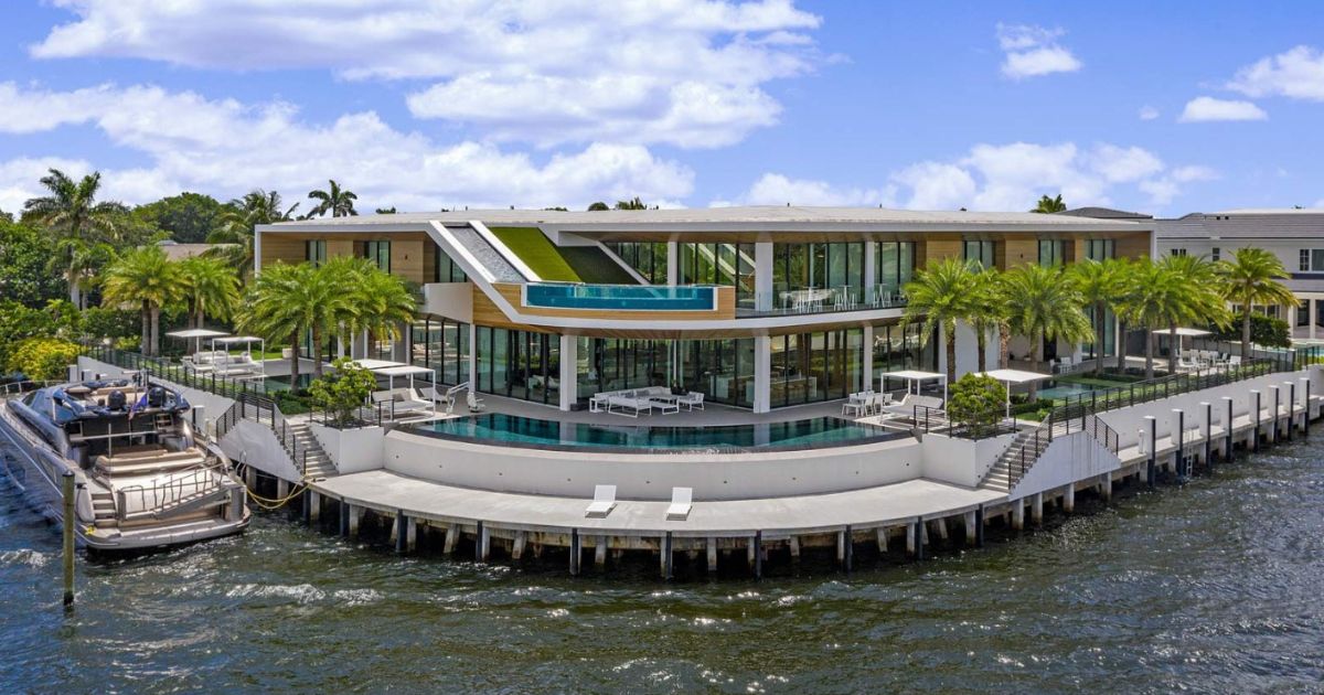 Boca Raton, Florida, Has A House That's Every Summer Lover's Dream Place