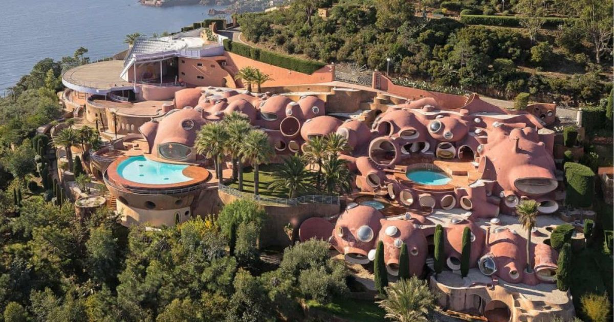 This Futuristic Bubble Palace Is One Of The Biggest And Most Unique ...