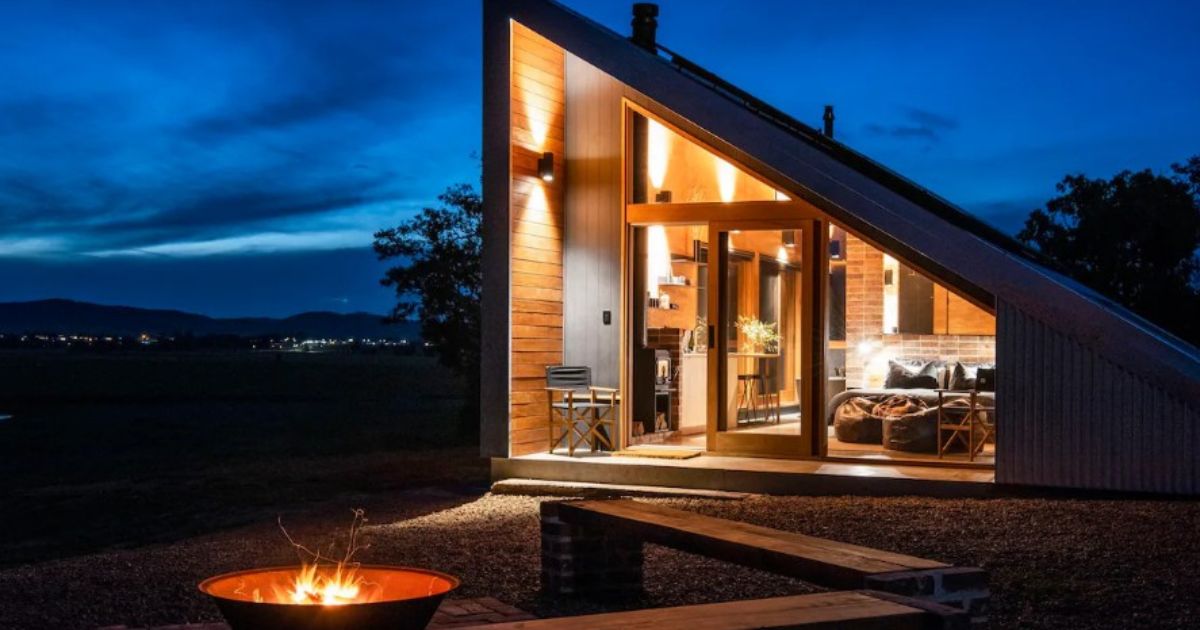 You've Never Seen A Cozier, More Unique Cabin Than This Beauty Right Here