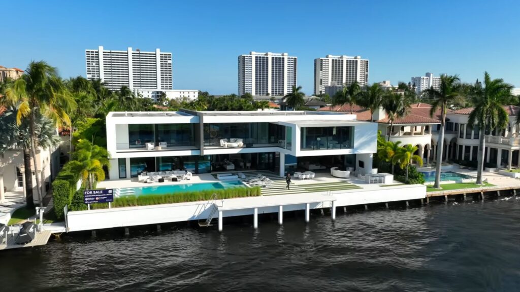 Luxurious Waterfront Home With A Floating Bedroom Will Make You Float ...