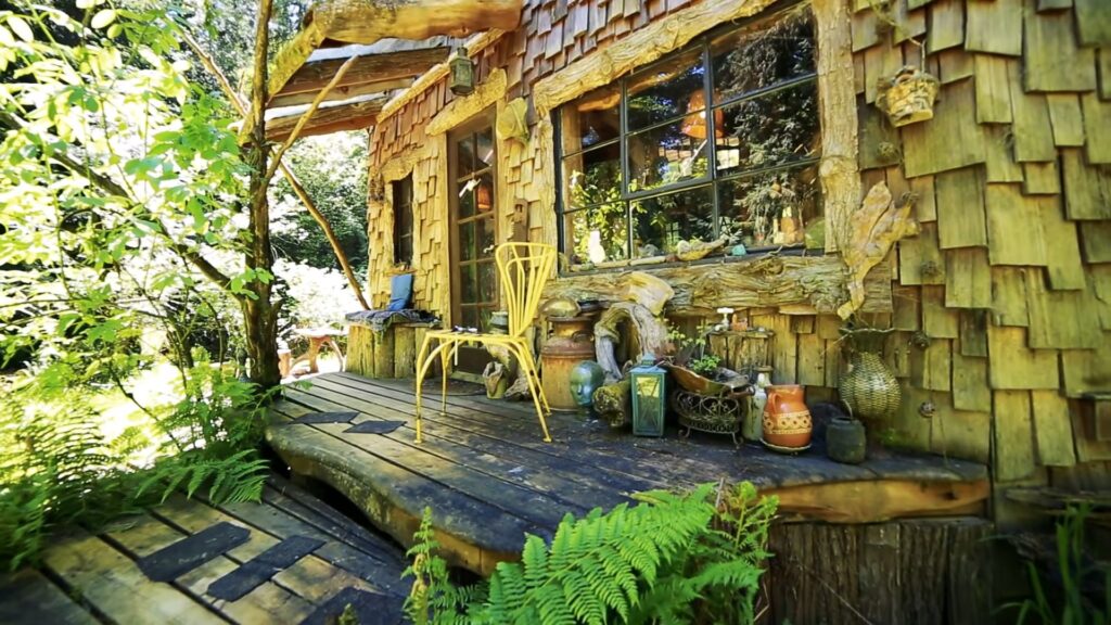 Feel Like A Rockstar In This Spectacular Tree Trunk Home, A Place You ...