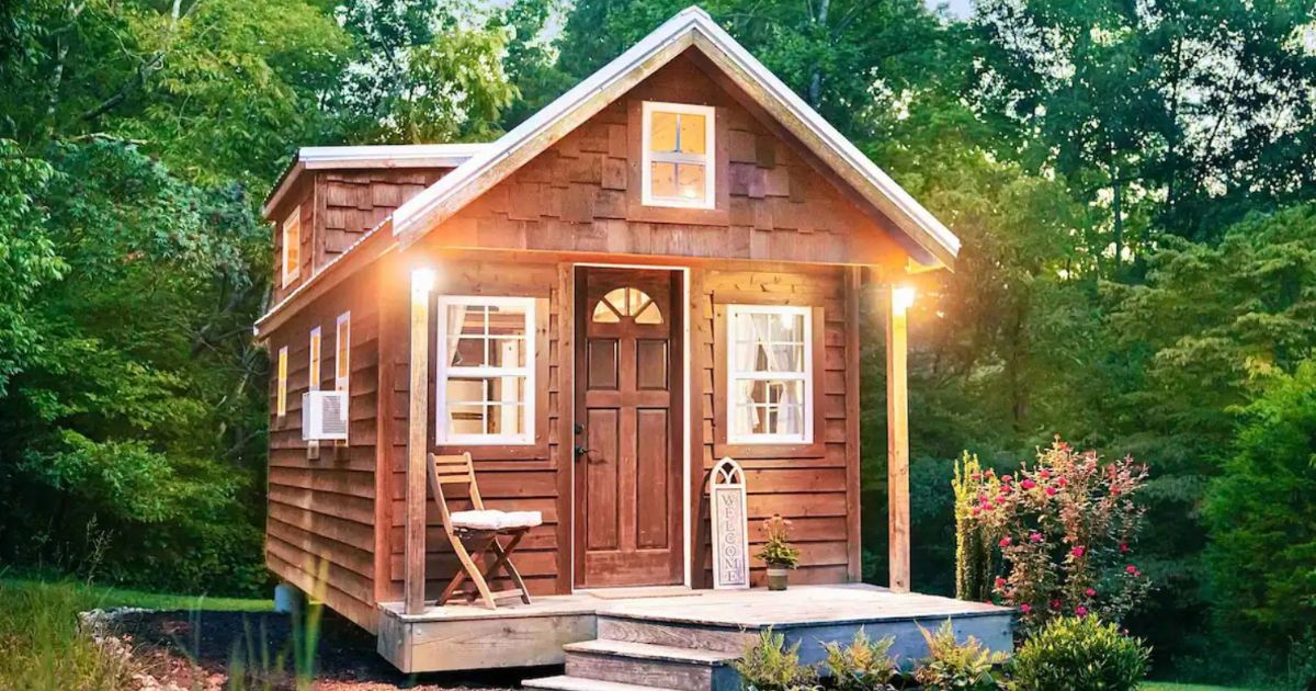 Here's A Tiny, But Mighty Home That Has Such Strong Shrek Vibes You Won ...