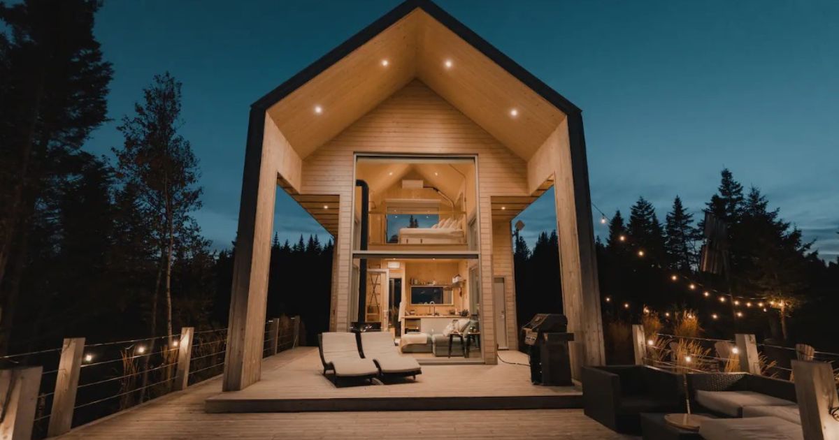 The True Winter Wonderland Hides In This Cozy Cabin Where Snowflakes ...