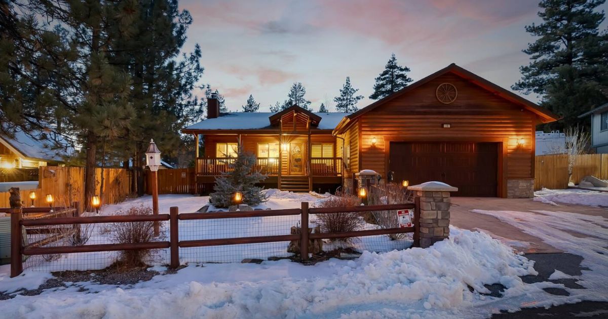 Discover A Breathtaking Cabin With A Room So Wild, Even Houdini Would ...