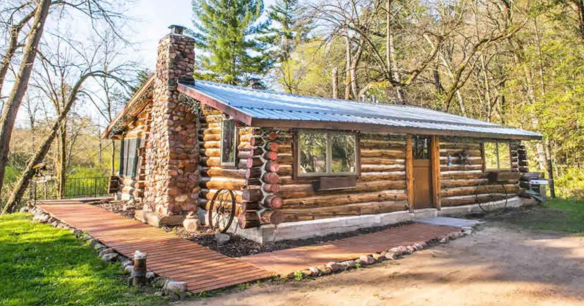 Stay In This Cabin Where Family Fun Is Included And You’ll Forget You ...
