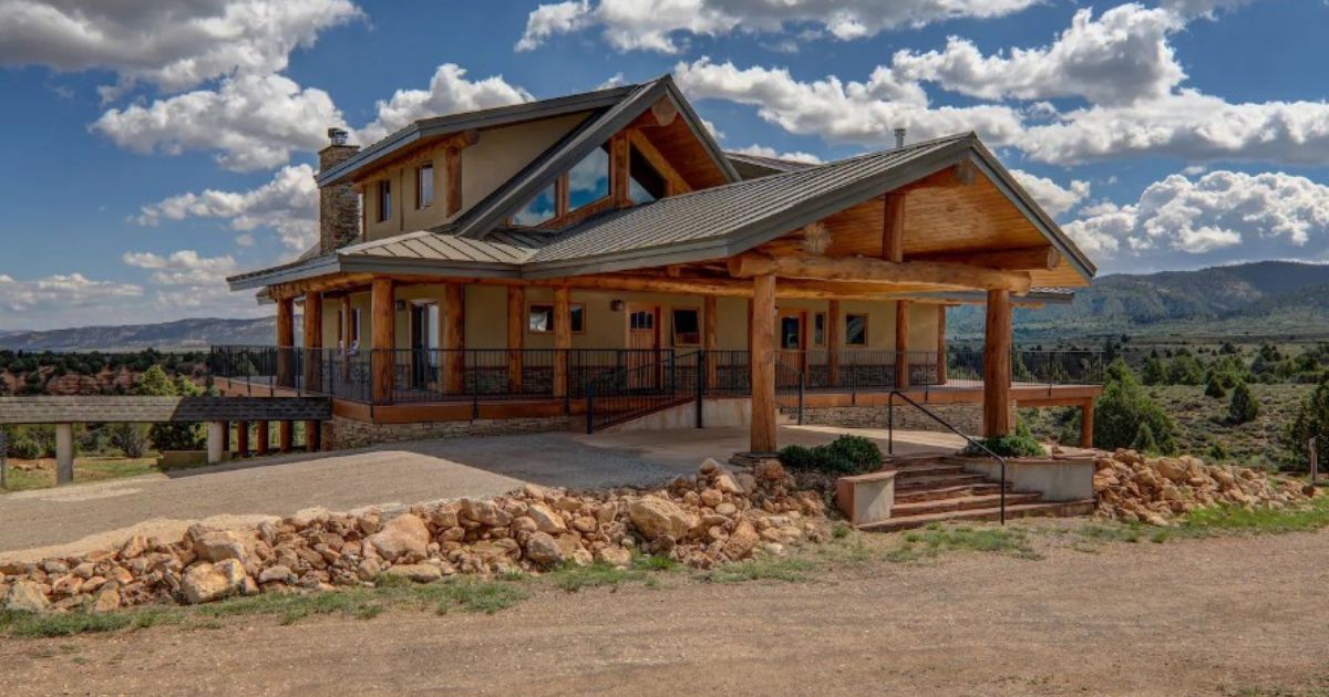 The Views from This Utah Log Cabin Are Unbelievably Priceless And You ...