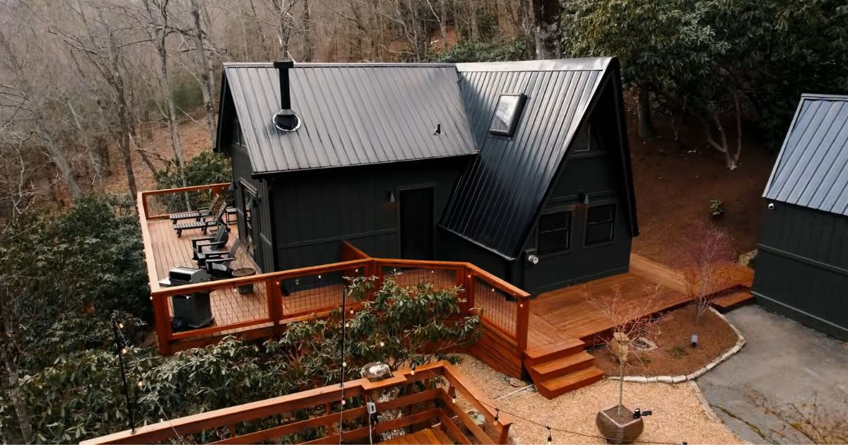 Look No More, Because The Coziest Cabin Ever Is Here, Waiting For You