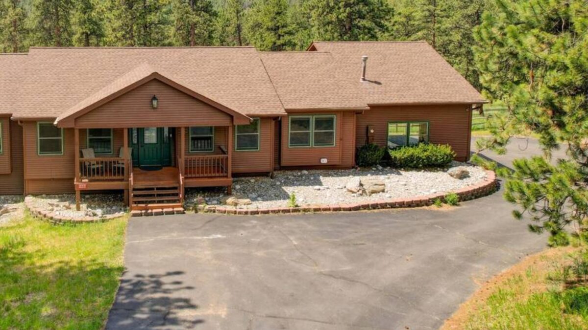 20 Stone Cabins That Combine Rustic and Luxurious Living