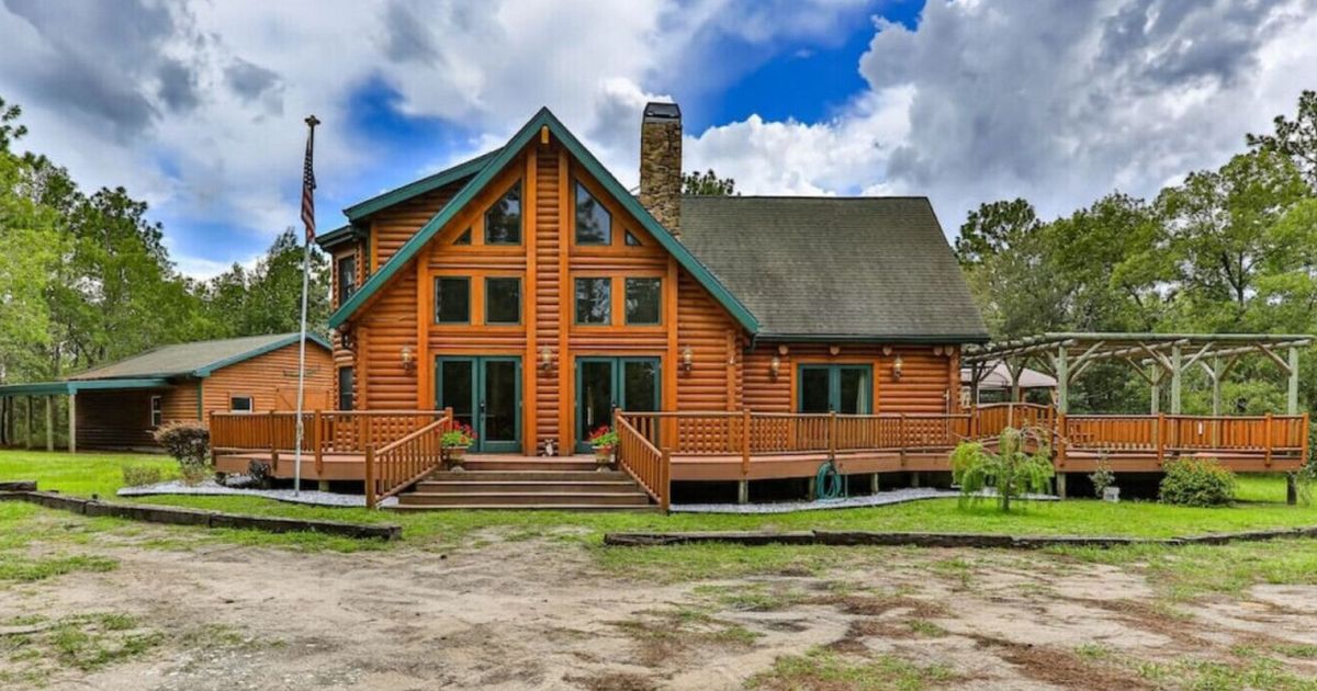 You Won't Believe How Many People Can Fit Inside This Cool Cabin All ...