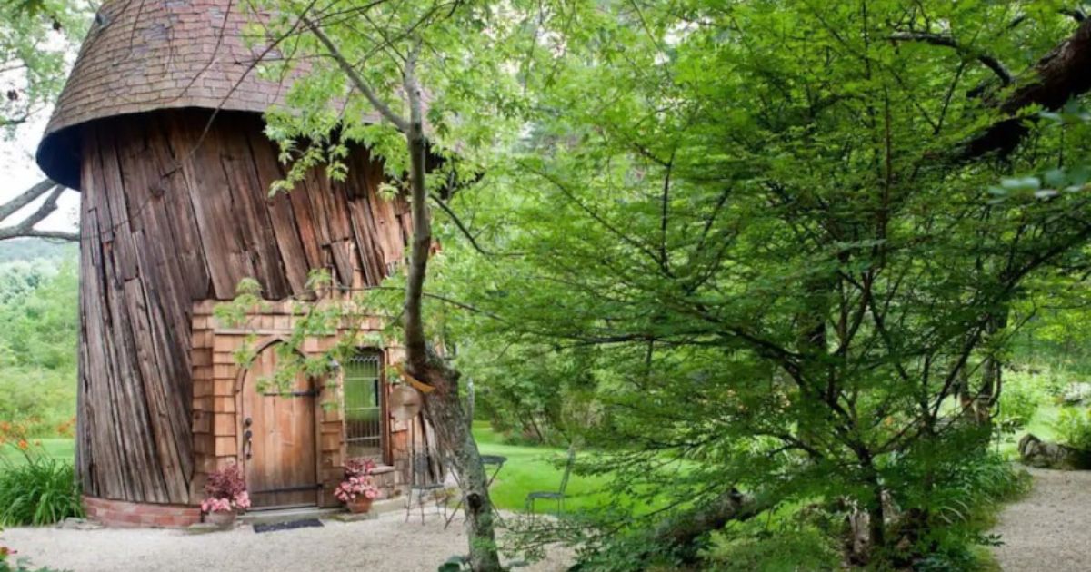 One Step Into This Cabin And You'll Instantly Teleport Into A Whole ...