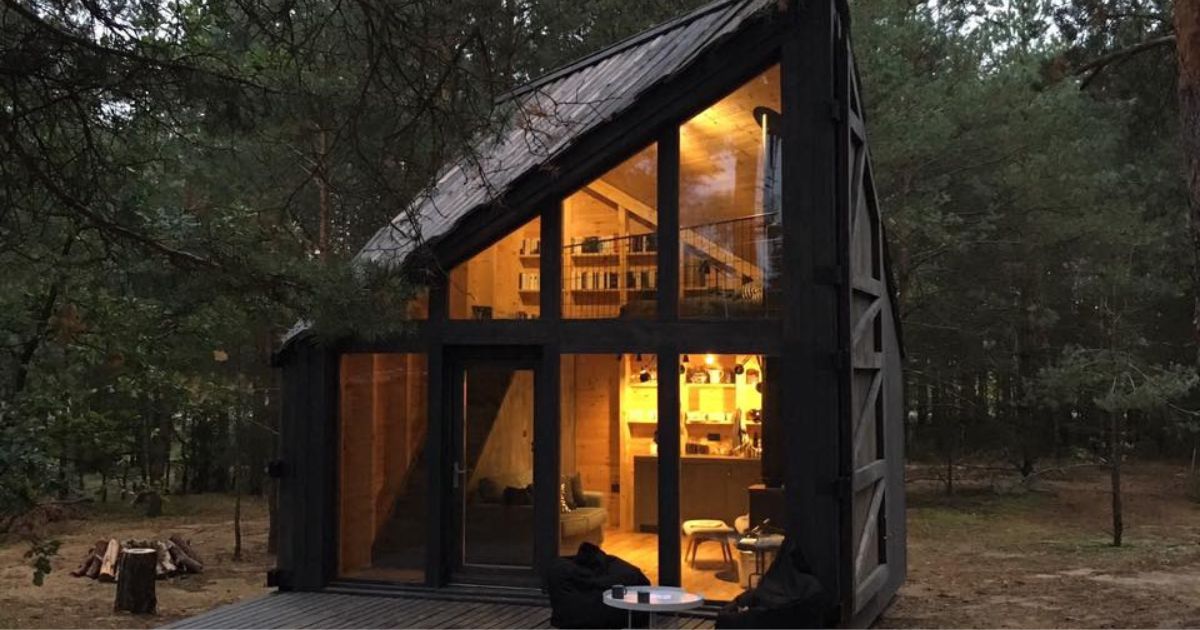 Hey, Bookworms, This Tiny Cabin Is A Dream Come True For All Book Lovers