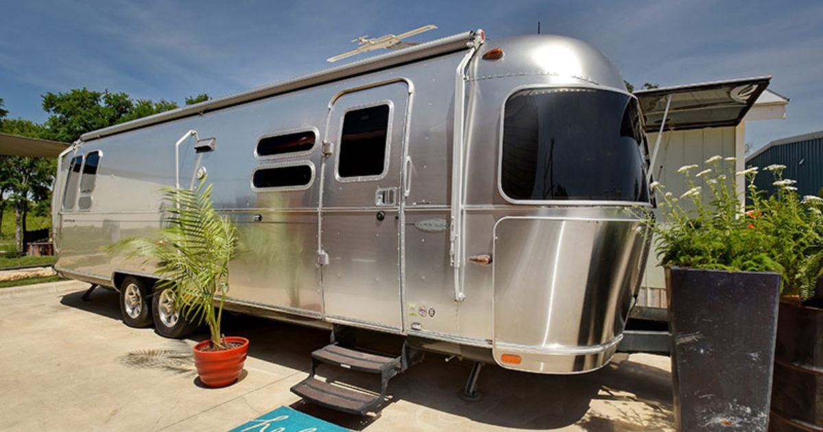 One Step Into This Airstream And You'll Feel Like You're Going On A ...