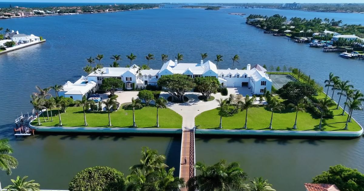 10 World's Most Extravagant Homes With Unmatched Luxury You Gotta See