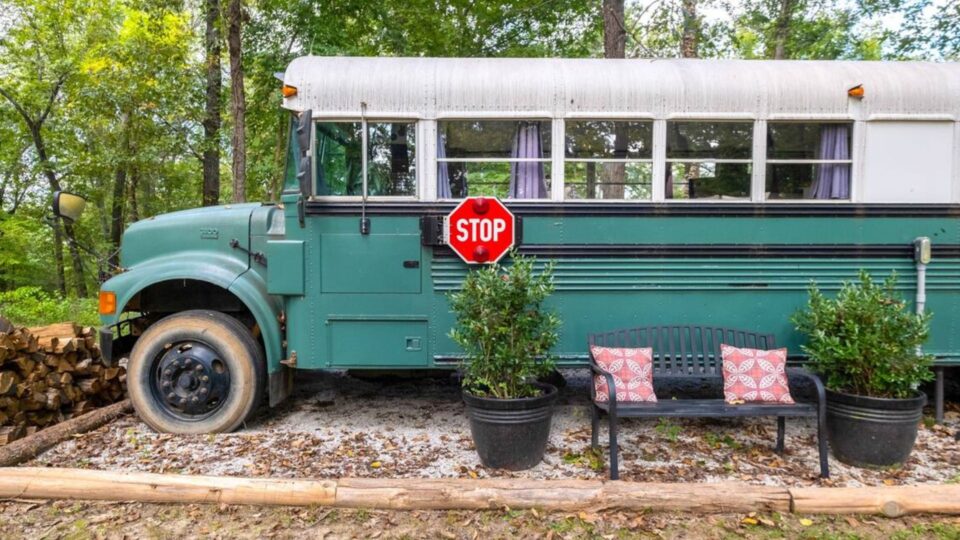 11 Incredible School Bus Homes That Will Make You Want To Live The Old ...