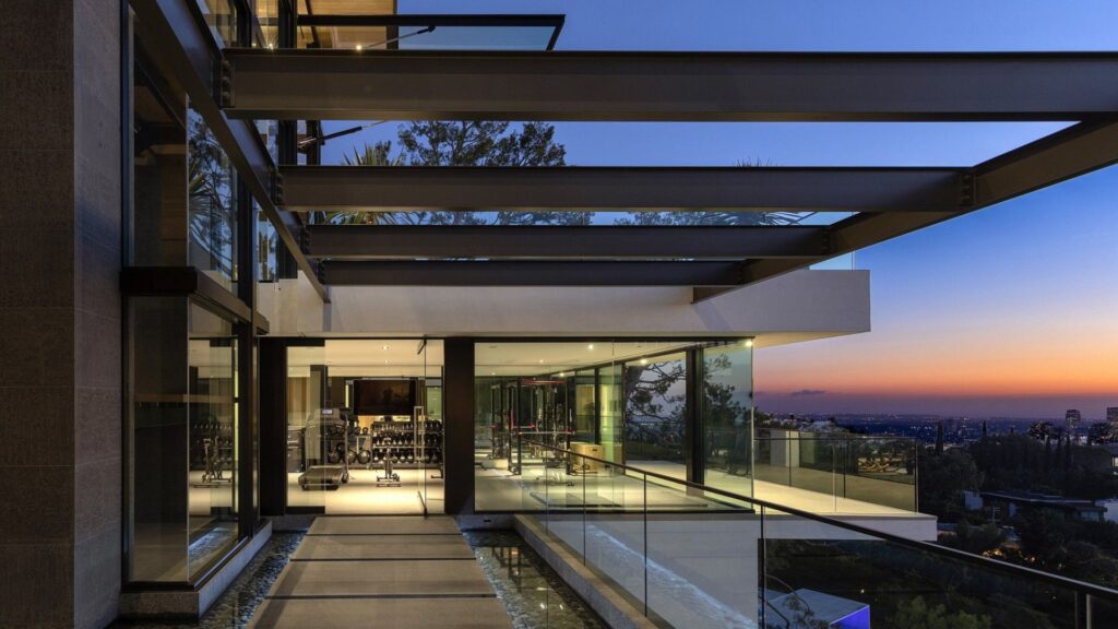 20 Secluded Mansions in Tennessee Make the Most of Wide Open Spaces
