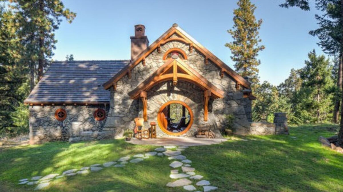 Come See An Oregon Hobbit House Where You Can Feel Like A Real Hobbit
