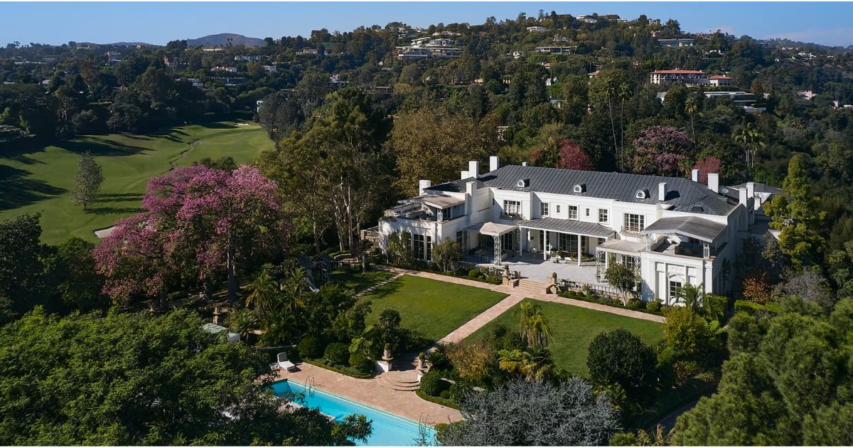 10 World's Most Extravagant Homes With Unmatched Luxury You Gotta See