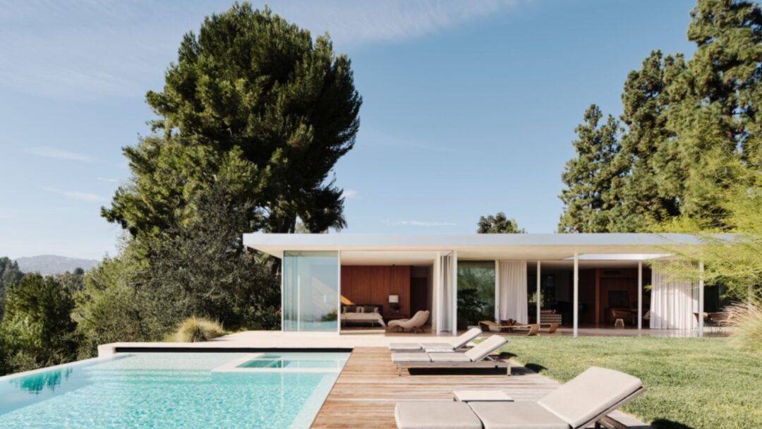 20 Retro Space-Age Homes That Look Out Of This World