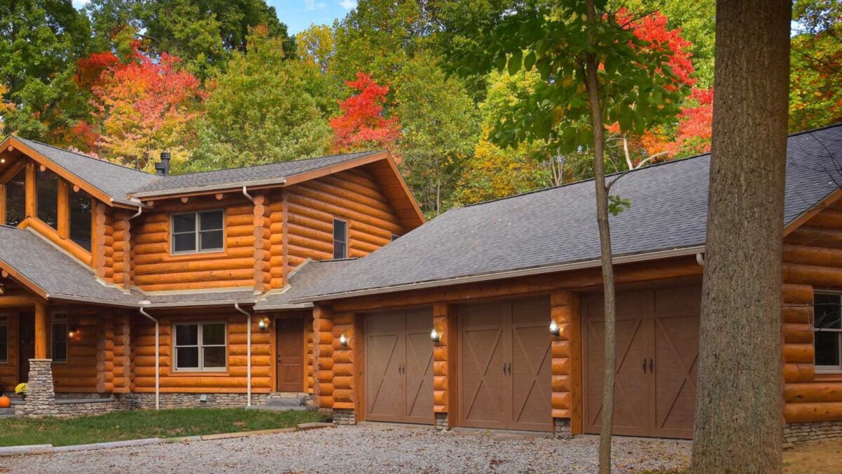 Imagine A 4,400 SQ FT Log Cabin That Lets You Live Large While ...