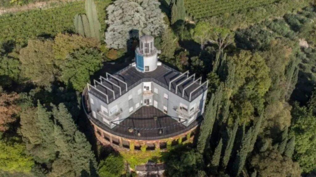 7 Rotating Houses That WIll Make You Spin Right Round