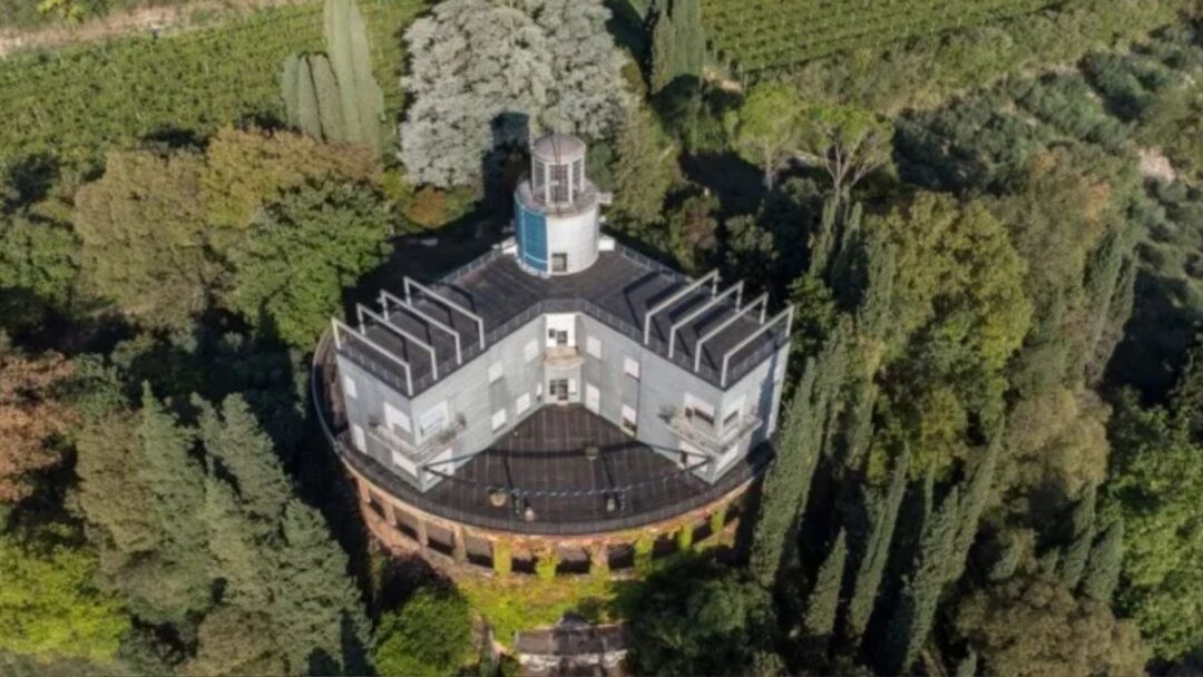 7 Rotating Houses That WIll Make You Spin Right Round