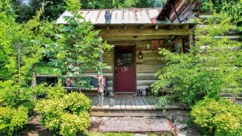 20 Stone Cabins That Combine Rustic and Luxurious Living