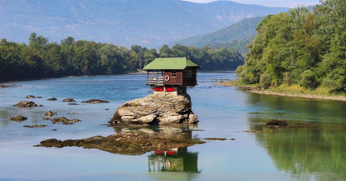 14 Cool Homes That Are Built In The Most Unusual Locations