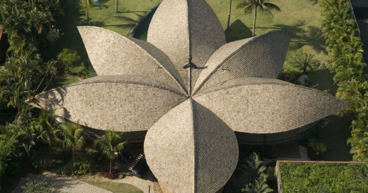 Discover 10 Breathtaking Off-Grid Homes All Around The World