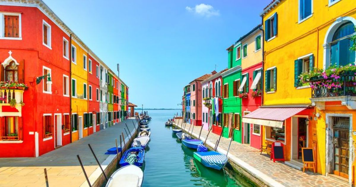 Top 10 Most Colorful Homes Around The Globe That Will Dazzle Your Eyes
