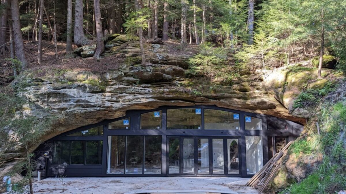 When You See This Unique Cave House, You'll Wish You Were A Hobbit ...