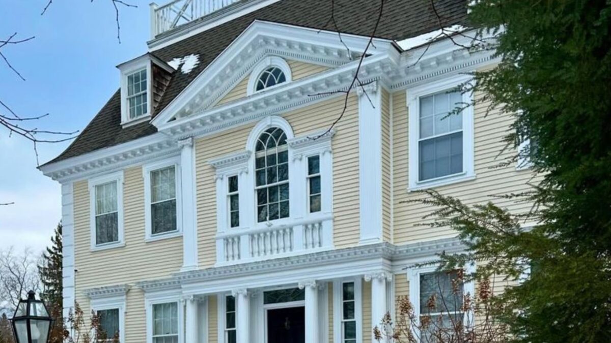 20 Features That Show What, Exactly, Is A Colonial-Style Home