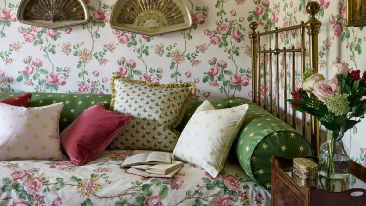 15 Ways To Properly Style A Curio Cabinet