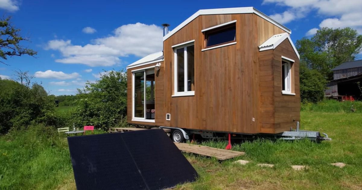 Woman Built Her Own Tiny Home On Wheels And Made It A Magical Place Of ...