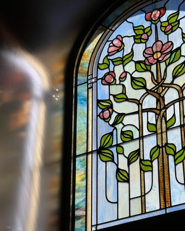 25 Things That Prove That 2025 Is Going To Be The Year Of Castlecore In ...