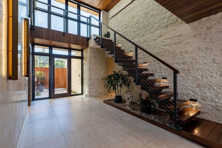 25 Things That Prove That 2025 Is Going To Be The Year Of Castlecore In ...