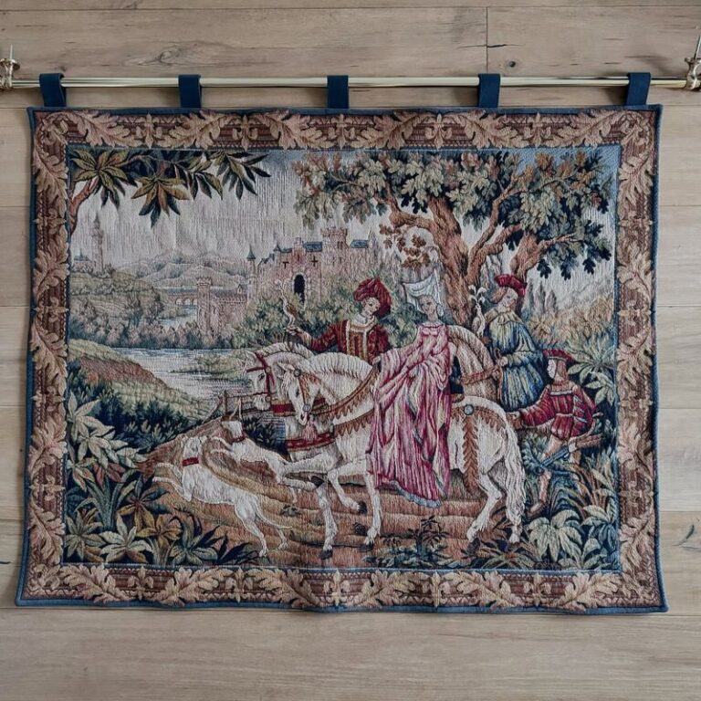 25 Things That Prove That 2025 Is Going To Be The Year Of Castlecore In ...