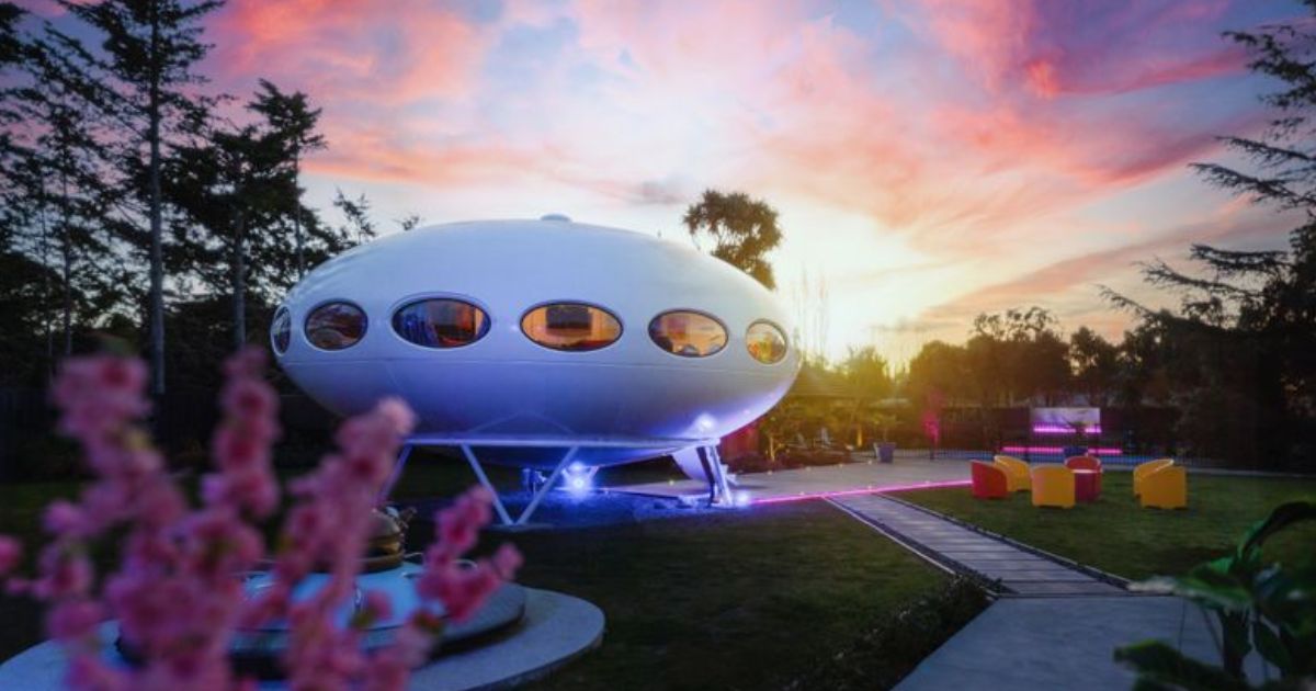 20 Retro Space-Age Homes That Look Out Of This World