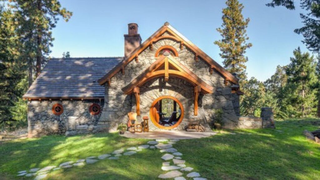 14 Hobbit Homes Look Like The Truly Belong In The Shire