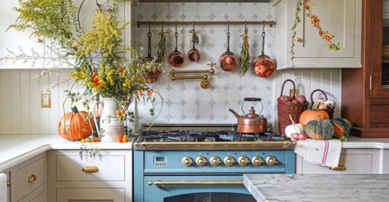 25 Traditional Kitchens That Are Making a Comeback, According to Design ...