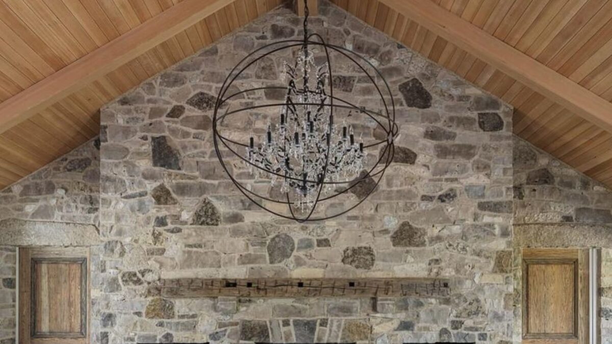 27 Living Rooms That Make the Most of Vaulted Ceilings