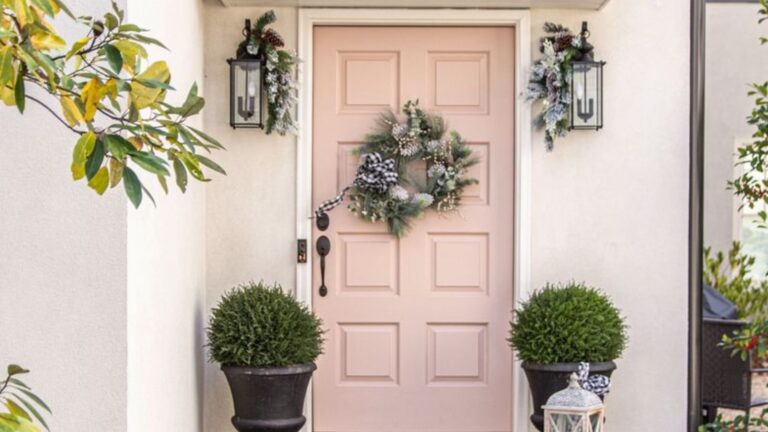 29 Front Door Color Trends That’ll Surge in Popularity in 2025 ...
