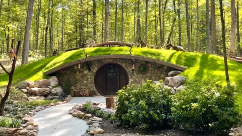14 Hobbit Homes Look Like The Truly Belong In The Shire