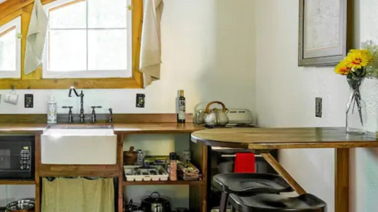 14 Hobbit Homes Look Like The Truly Belong In The Shire